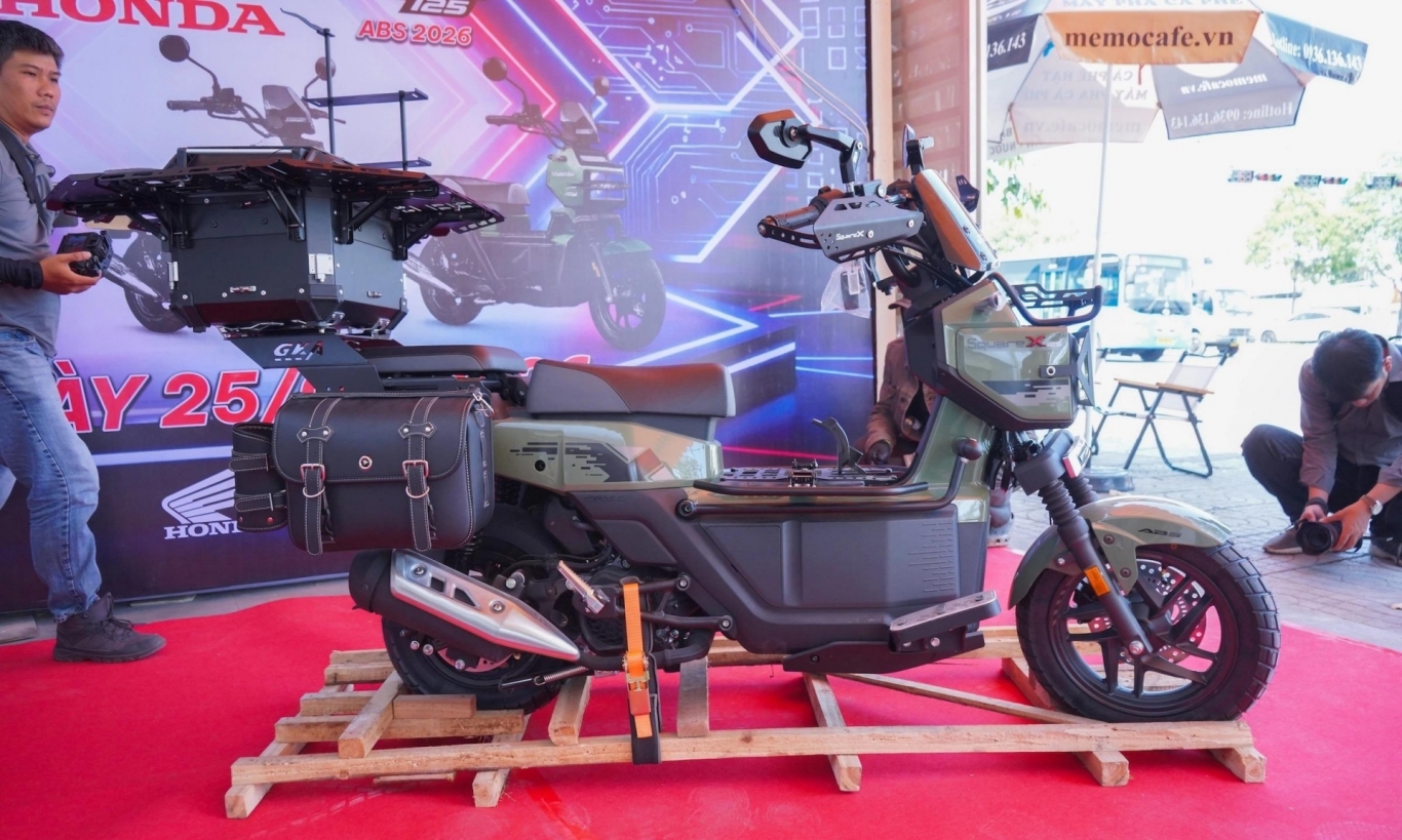 Xe tay ga dáng lạ Honda Square X125 đầu tiên về Việt Nam, số lượng giới hạn