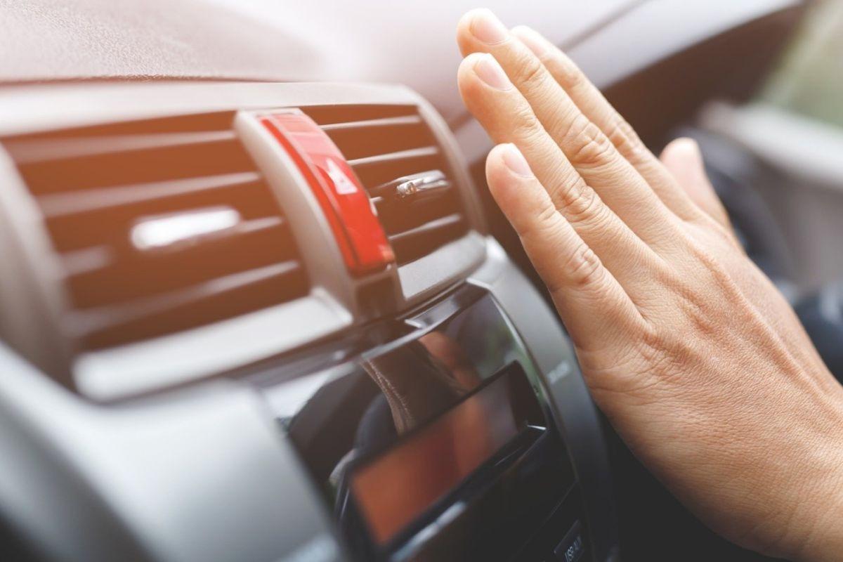 Điều hòa ô tô hoạt động kém hiệu quả, nguyên nhân đôi khi rất đơn giản