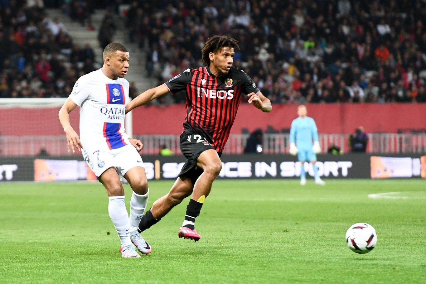 Chuyển nhượng tối 2/1: Real ngửa bài vụ Mbappe, MU đếm ngược đón tân binh?