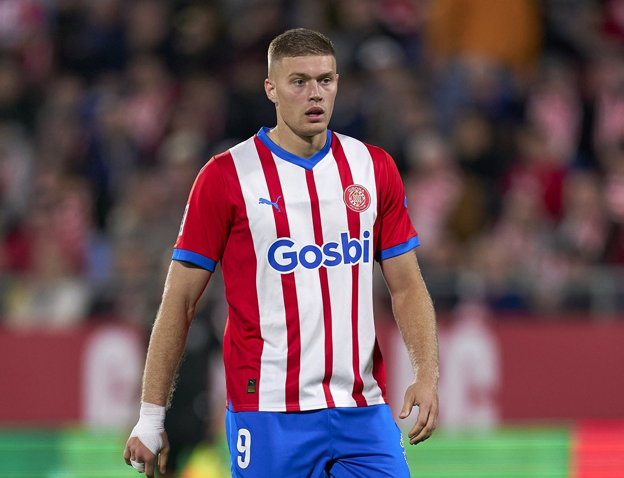 Guardiola nói thẳng vụ Chelsea chiêu mộ tiền đạo hàng đầu