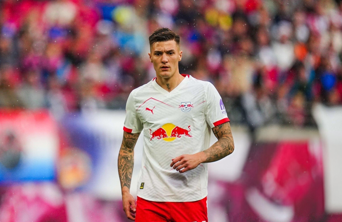 Chuyển nhượng MU 6/8: Tin vui từ Benjamin Sesko; Harry Maguire chốt ...