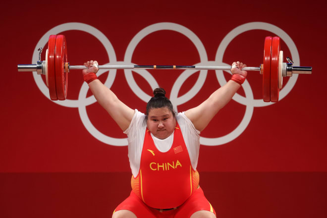 Li Wenwen của Trung Quốc cùng lúc phá 3 kỷ lục Olympic để giành HCV