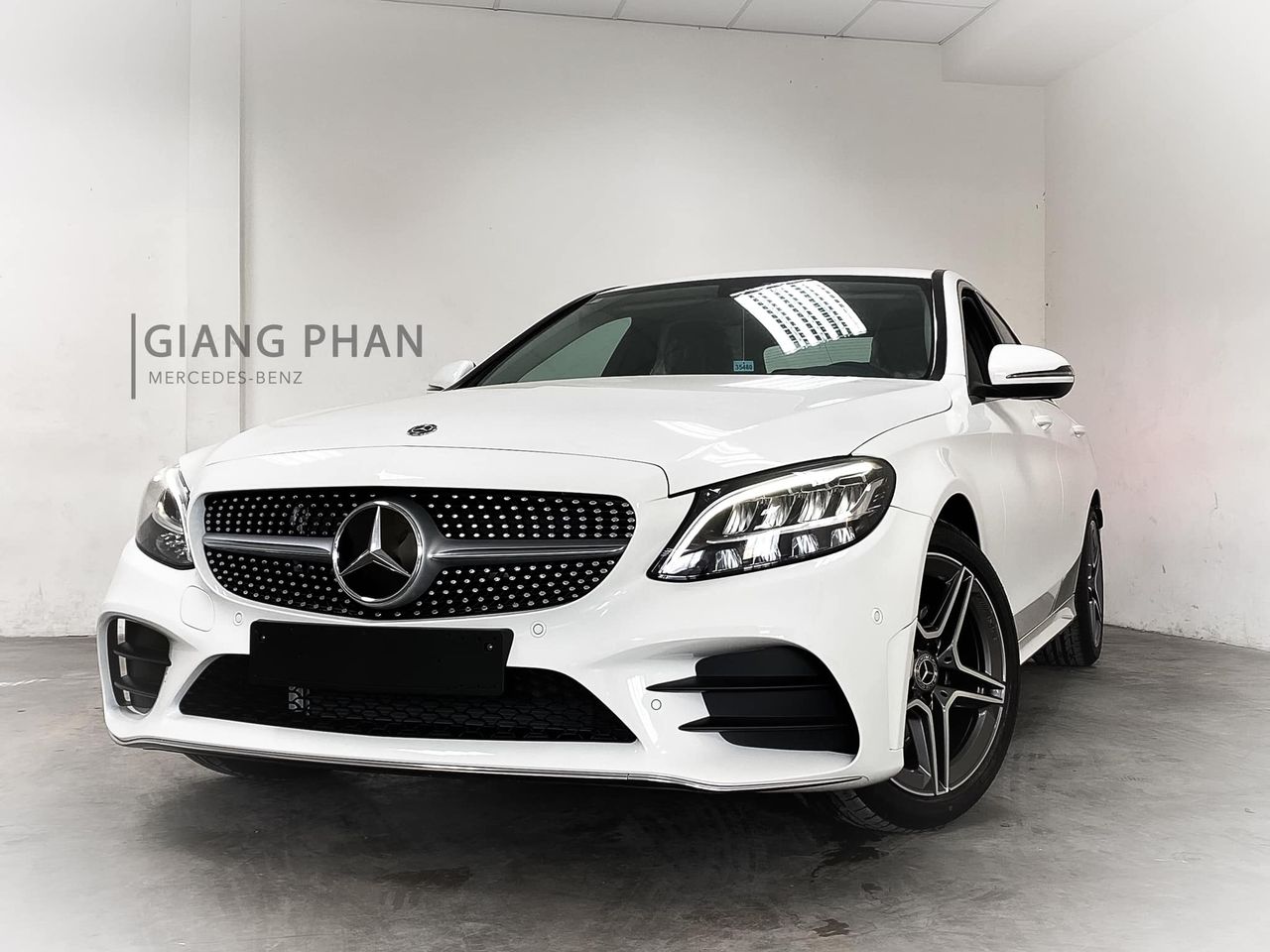 Mercedes-Benz C 180 AMG ra mắt tại Việt Nam, giá 1,499 tỷ đồng