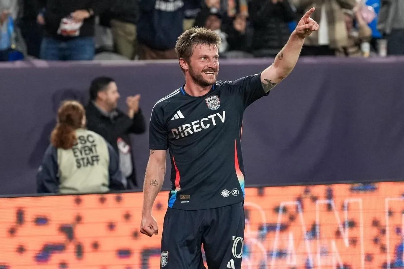 Xuất hiện cầu thủ đang hay hơn cả Messi