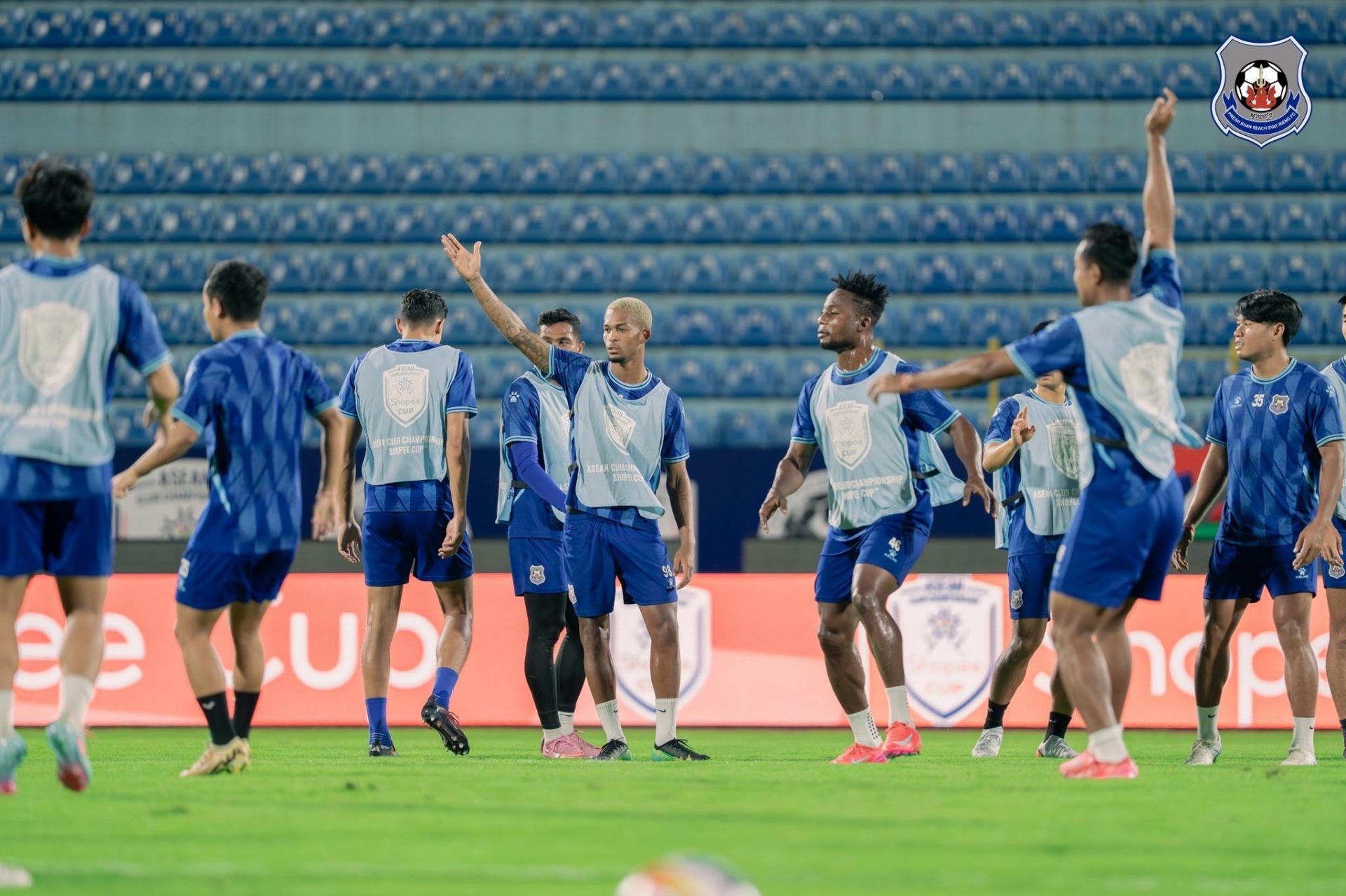 HLV CLB Campuchia e sợ trước dàn ngoại binh khủng của Nam Định