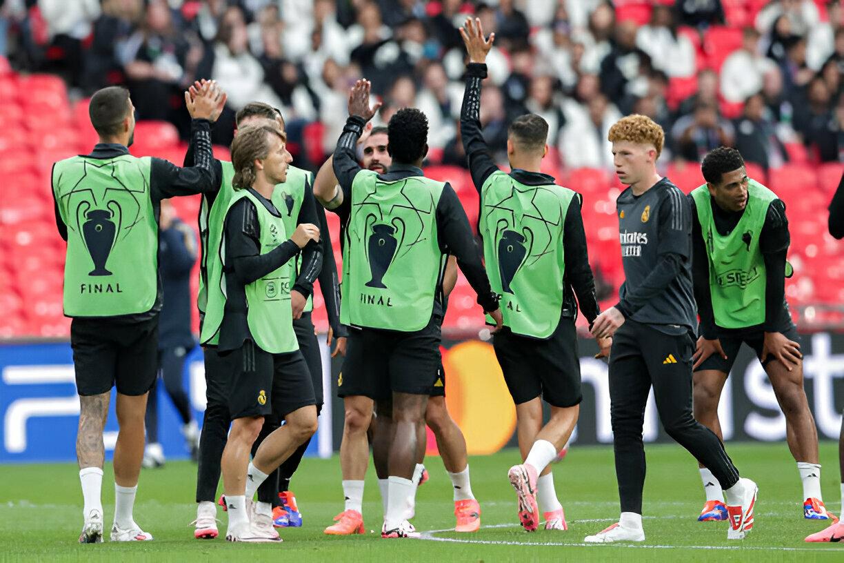 Xem Real tập trước chung kết C1, Ricardo Kaka chỉ chủ nhân Quả bóng vàng