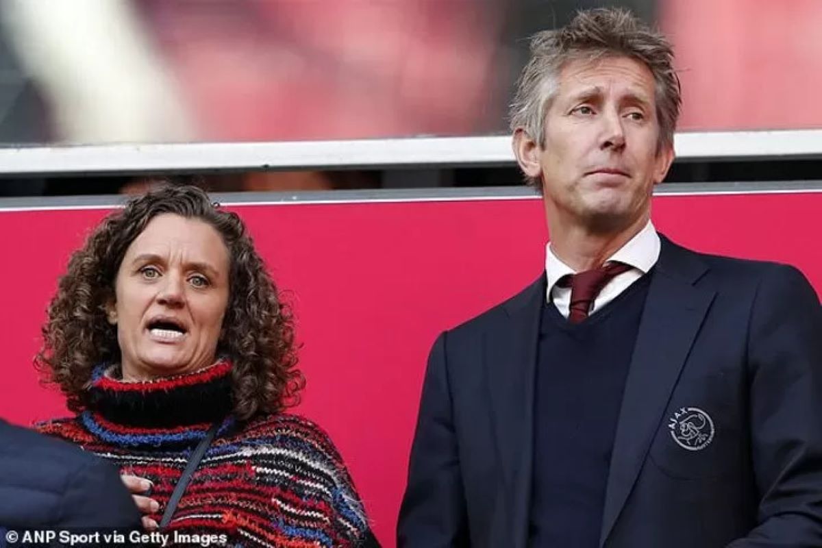 Van der Sar giải nghệ vì vợ: Huyền thoại vĩ đại trên sân cỏ và người ...