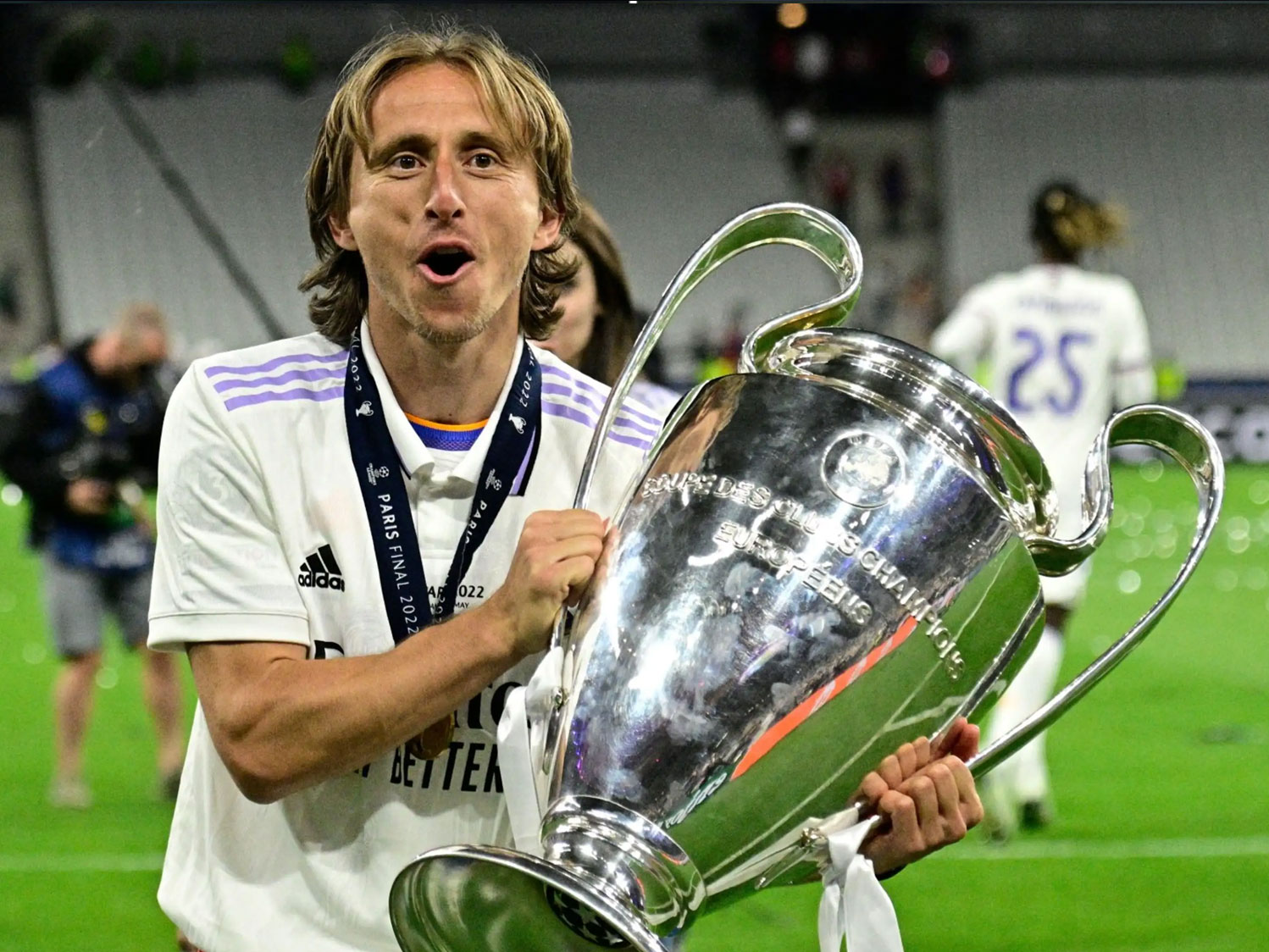 Sếp lớn Real Madrid lên tiếng, ngã ngũ tương lai tiền vệ xuất sắc nhất ...