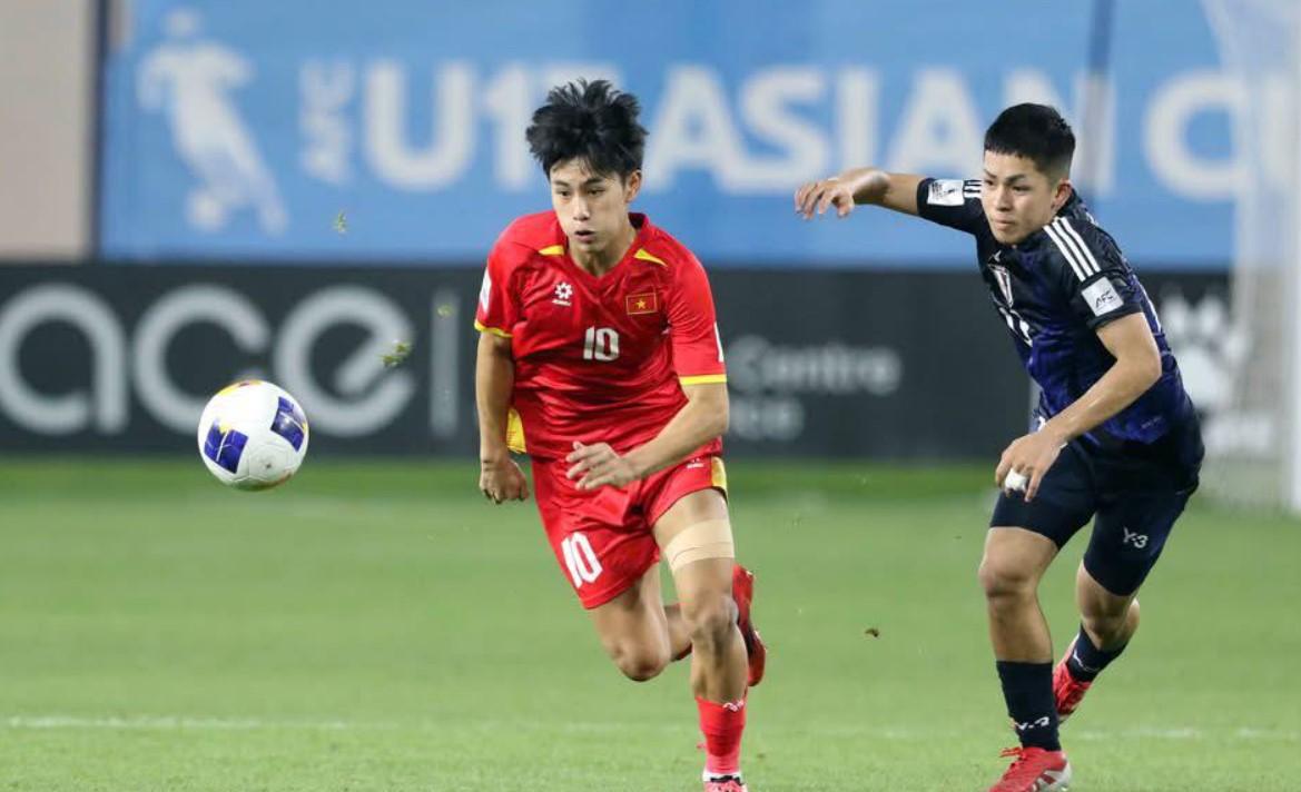 Trần Gia Bảo là ai? Người hùng U17 Việt Nam gây sốt vì vẻ ngoài điển trai, đá hay như Yamal