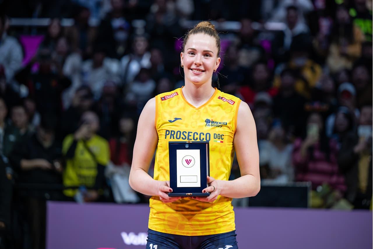 Đối chuyền số 1 thế giới Isabelle Haak thiết lập thành tích lịch sử