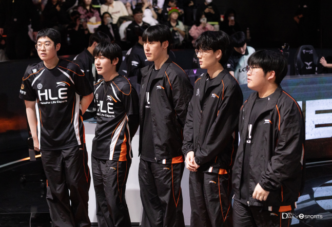 HLE Zeka tự tin giữ cúp First Stand ở lại Hàn Quốc