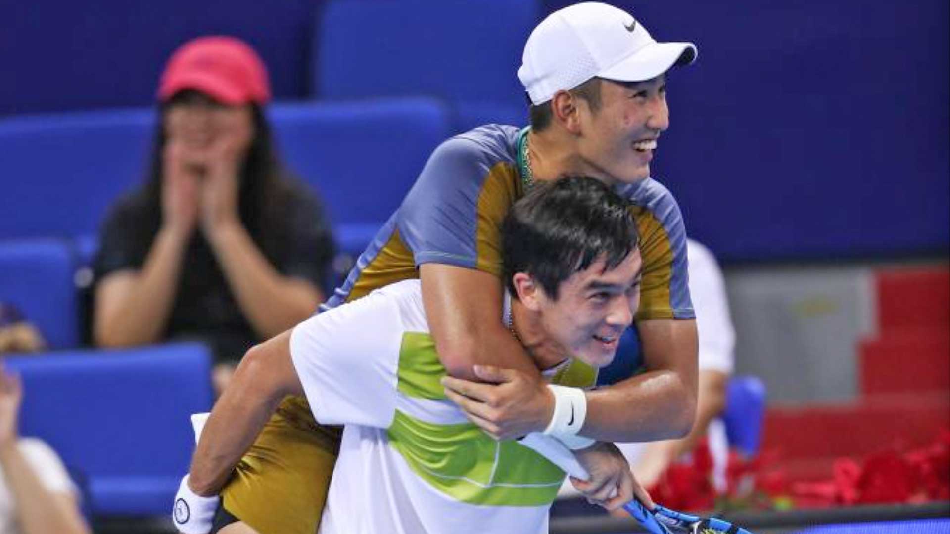 Giúp đỡ đối thủ gặp chấn thương, Mackenzie McDonald nhận cơn mưa lời ...