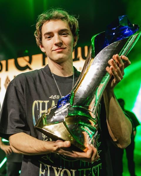 Busio là ai? Tiểu sử Busio - Hiện tượng CKTG 2024