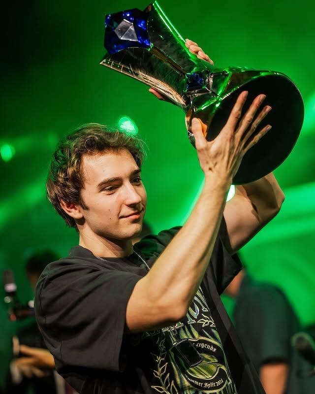 Busio là ai? Tiểu sử Busio - Hiện tượng CKTG 2024