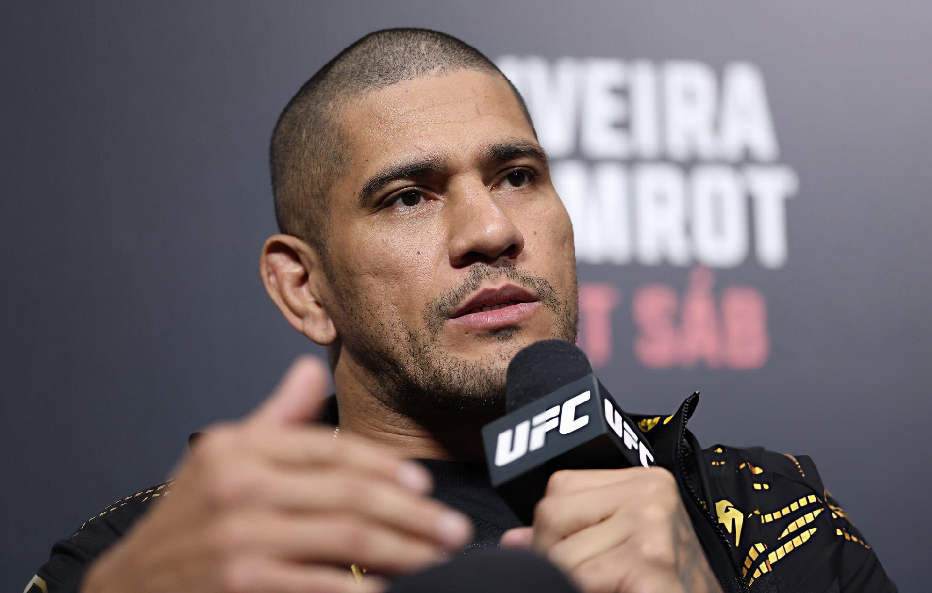 Alex Pereira thách thức Jon Jones sau diễn biến hỗn loạn ở UFC 321