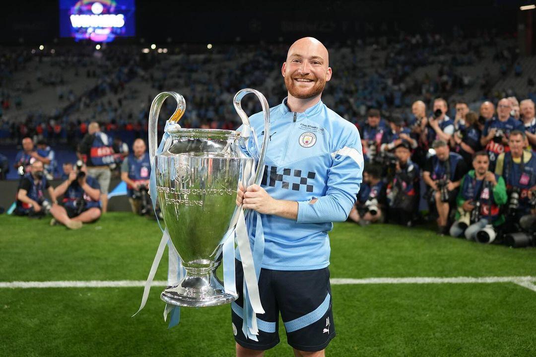 Man City chia tay thành viên nổi tiếng