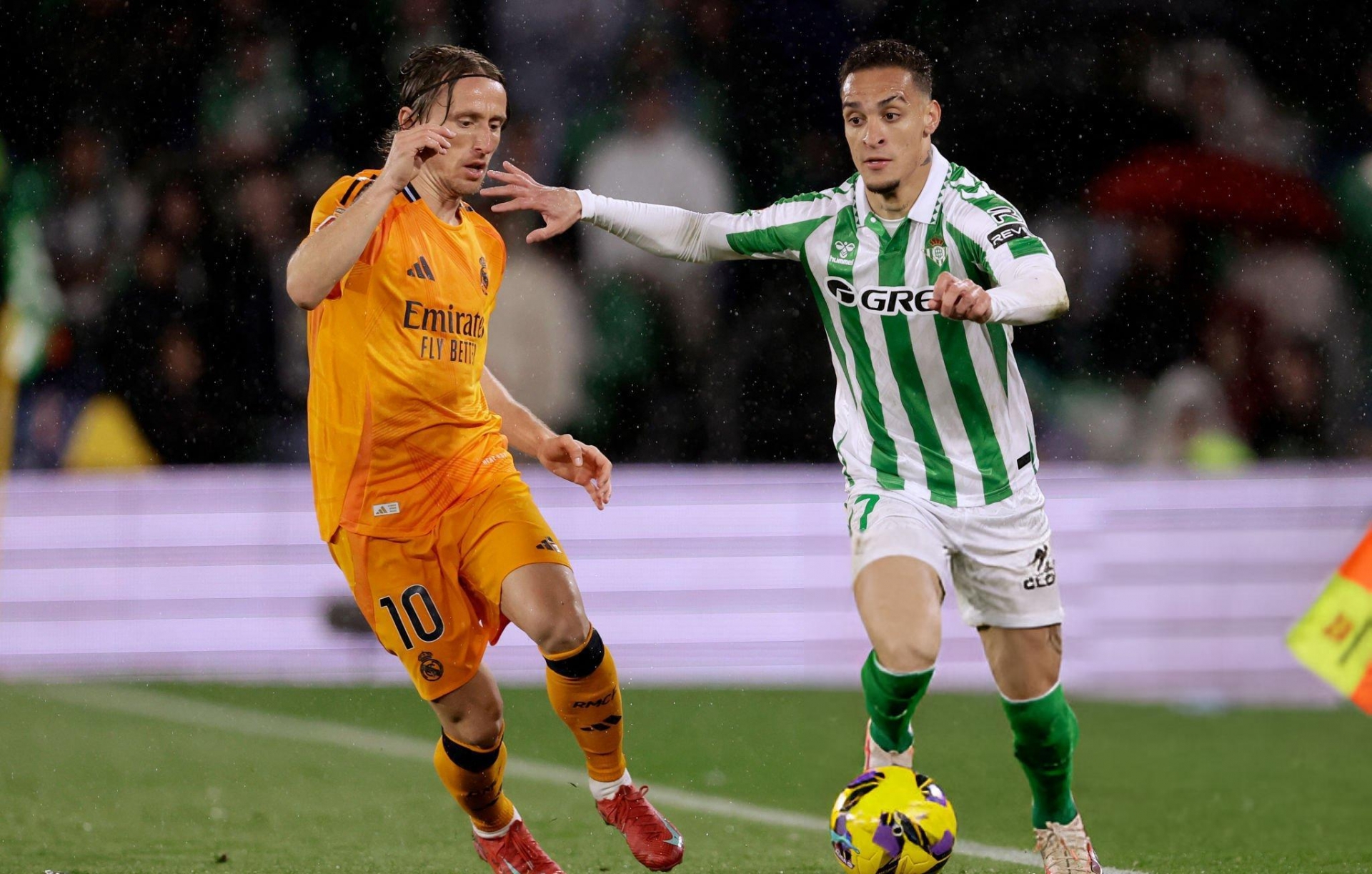 Kết quả Real Madrid vs Betis: Antony hưởng niềm vui, nhà Vua gục ngã!