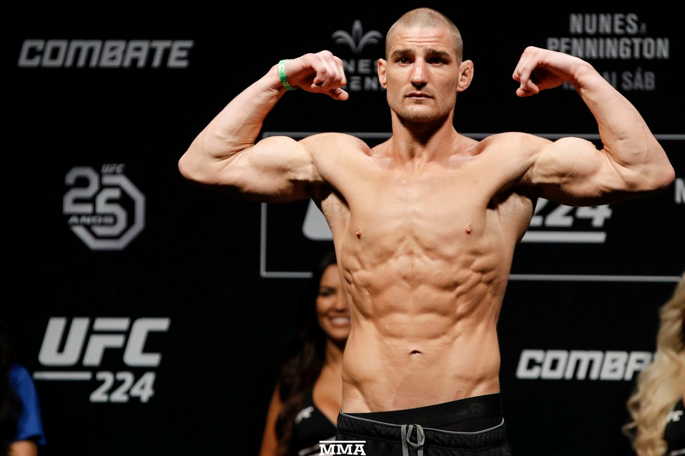Kết quả UFC on ESPN 48: 'Tarzan điên' Sean Strickland hạ knock-out Abus ...