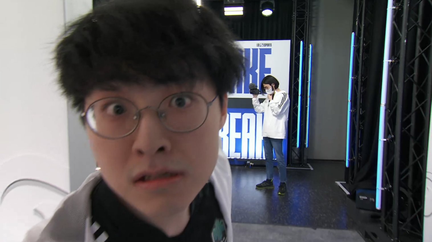 Showmaker lên tiếng giải thích về hành động trừng mắt trước camera