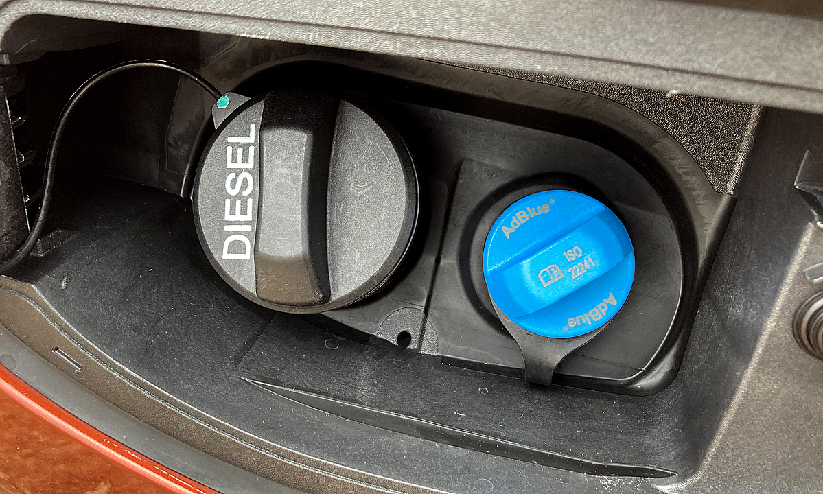 Dung dịch AdBlue sử dụng cho Ford Everest 2022 là gì? Giá bán ra sao?