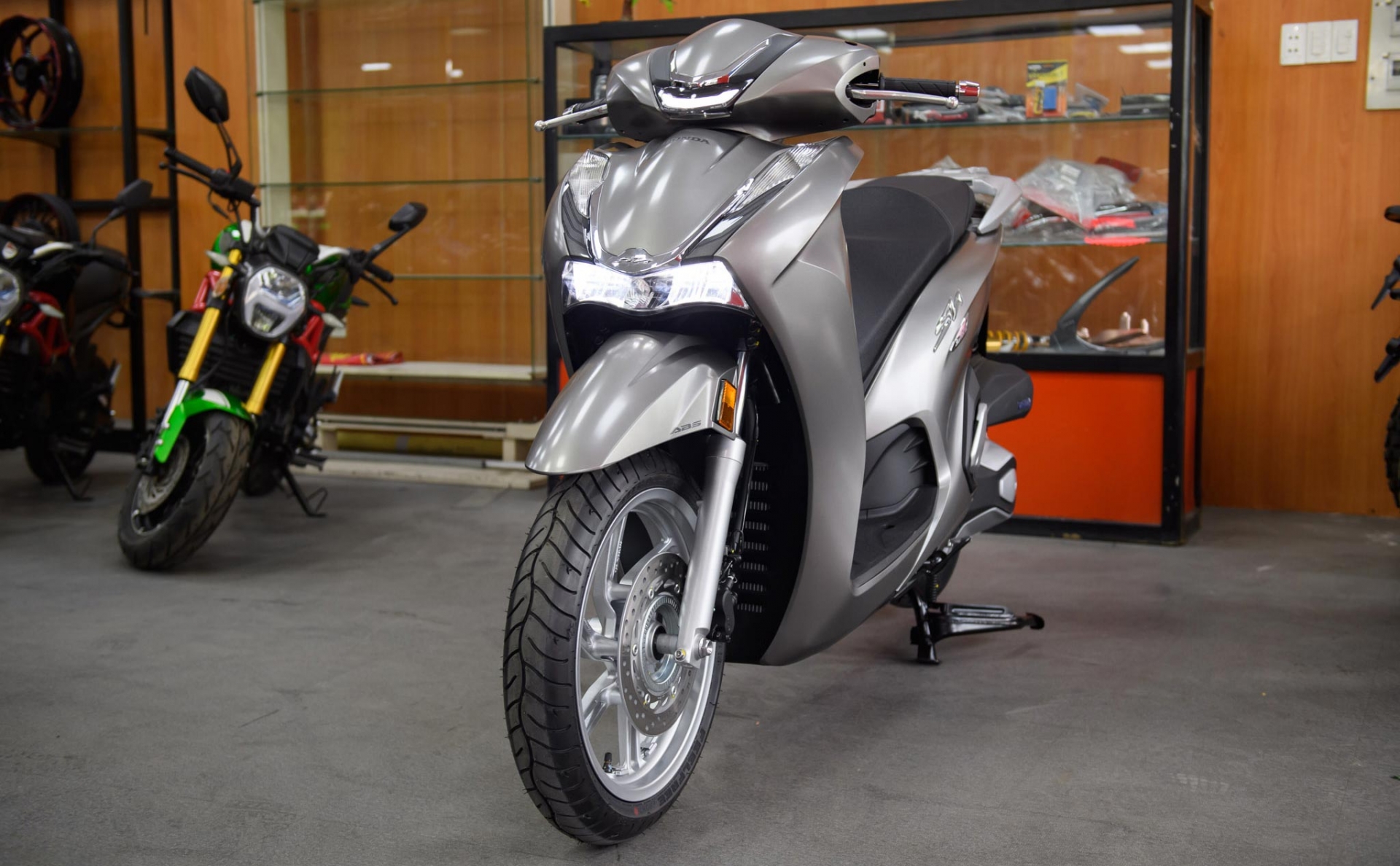 'Ngược chiều xu hướng', giá Honda SH 350i tiếp tục 'lao dốc', thấp hơn ...