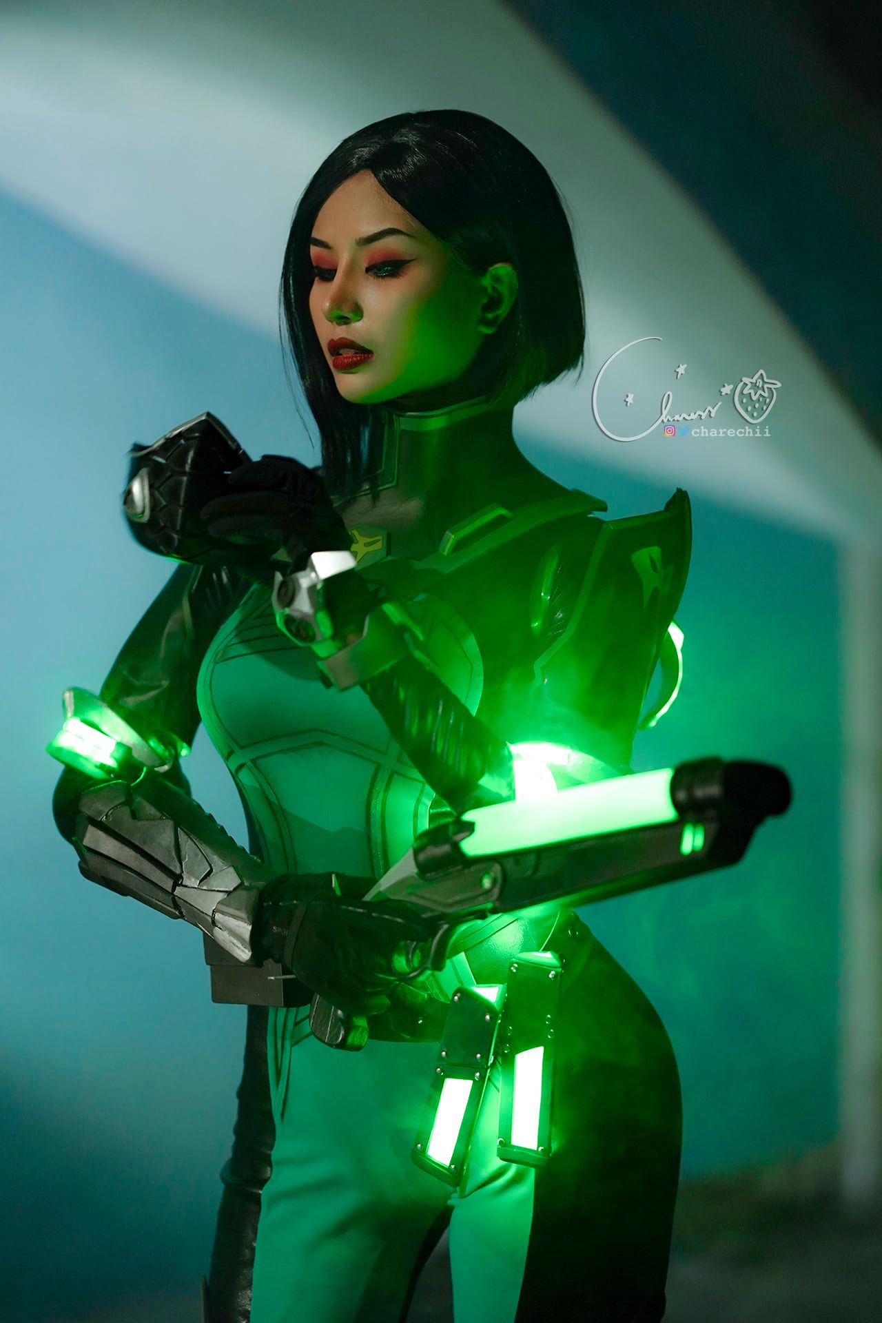 Ngắm màn cosplay đặc vụ Viper trong tựa game Valorant