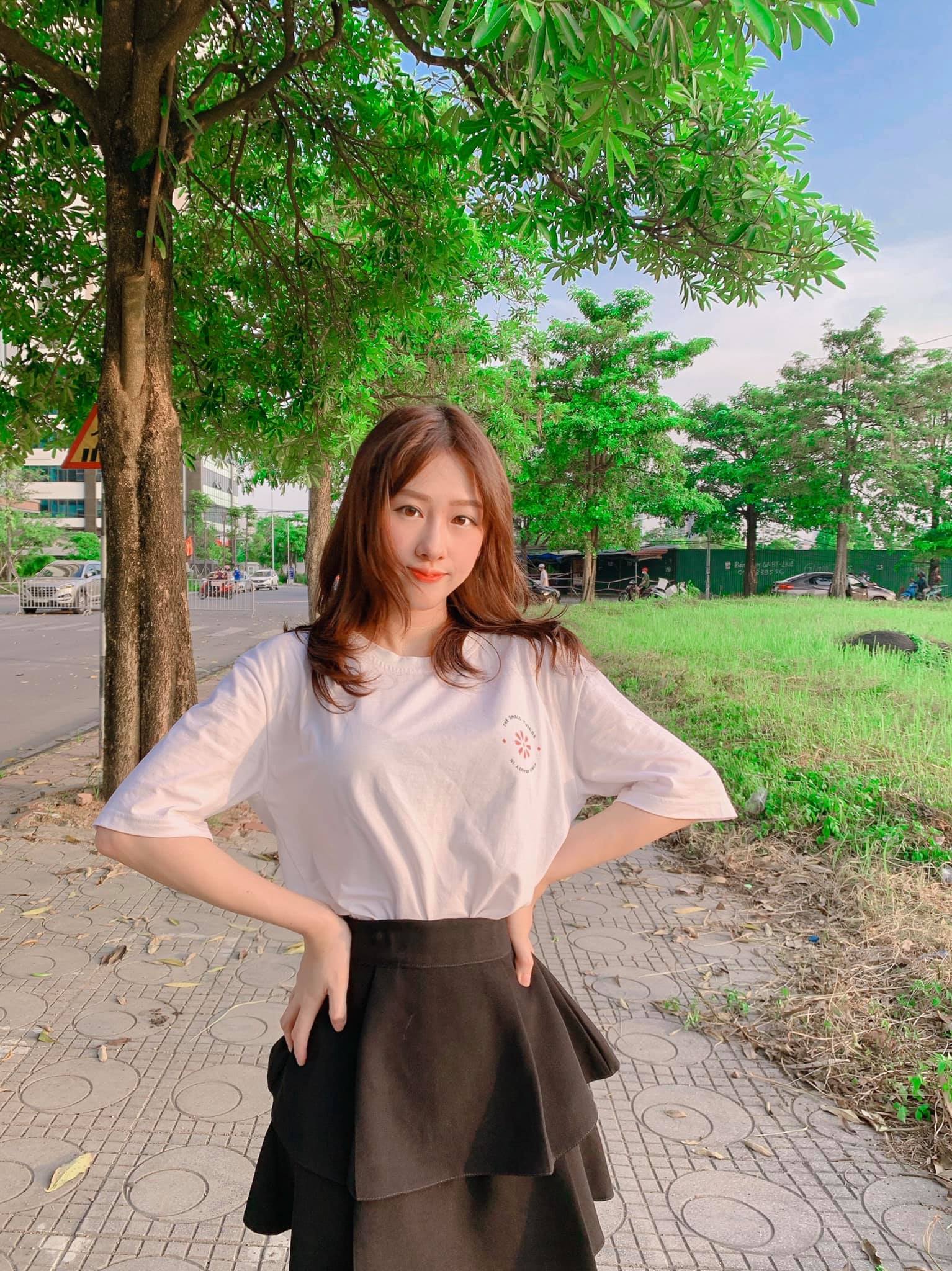 Streamer Bộ Bim hạnh phúc bên bà xã xinh đẹp trong ngày cưới