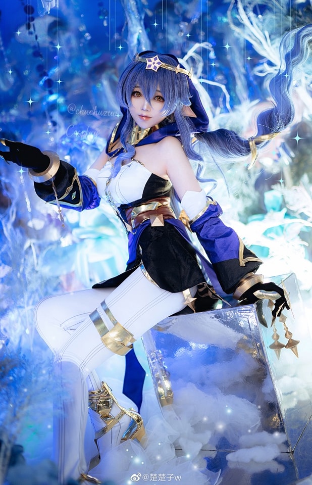 Nữ game thủ cosplay nhân vật mới Layla trong Genshin Impact