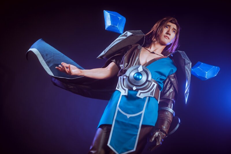 Cosplay nhóm nhạc K/DA, nhưng sao lại có Taric ở đây?