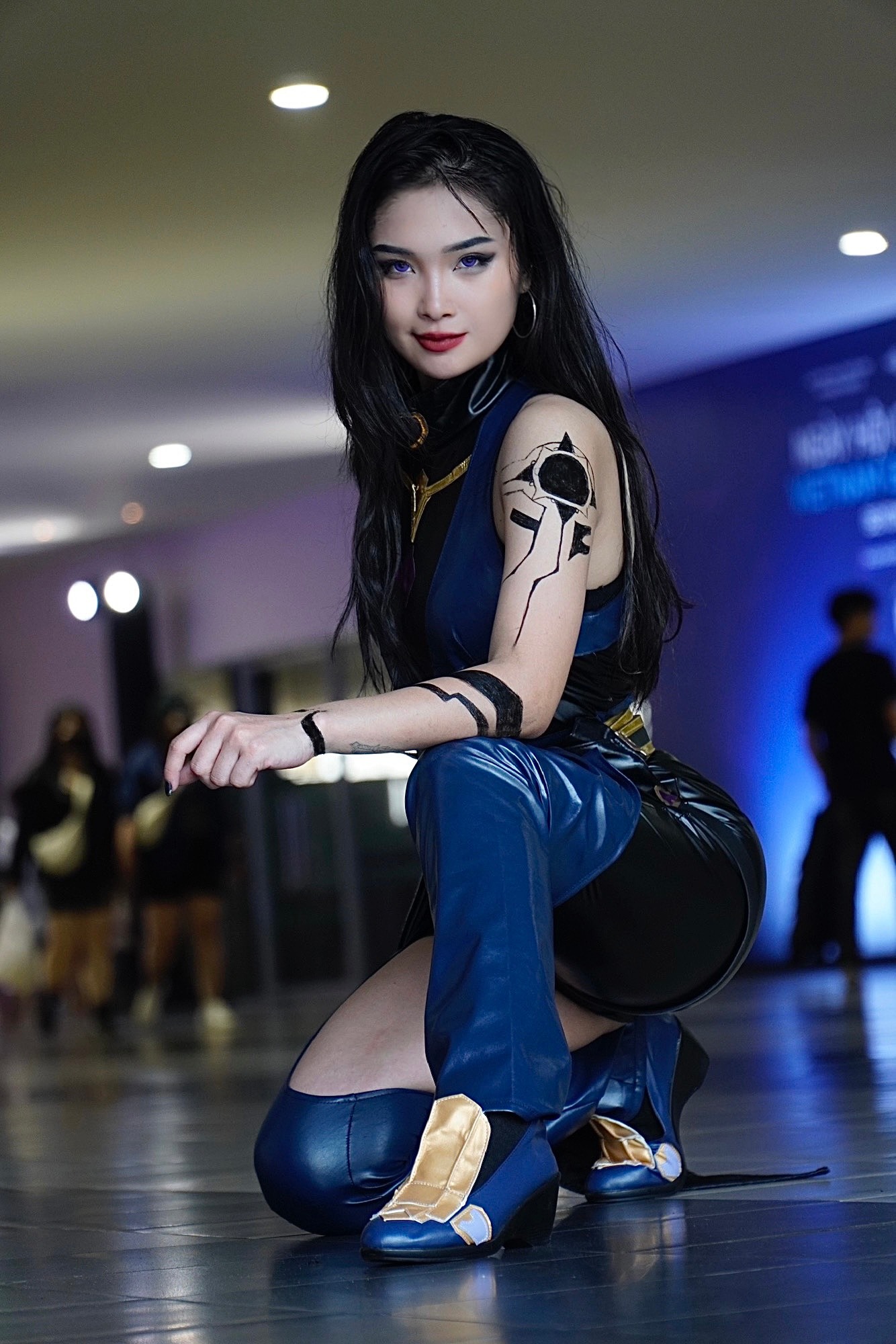 MC Đặng Tiểu Bình cosplay đặc vụ Reyna trong VALORANT
