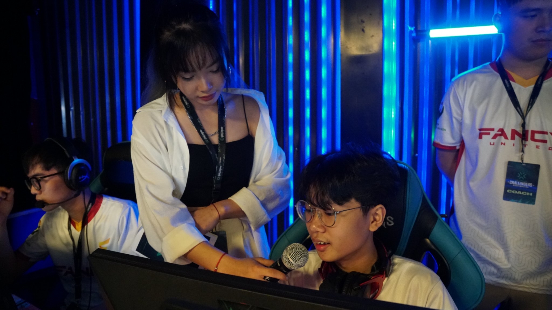 MC Đặng Tiểu Bình cosplay đặc vụ Reyna trong VALORANT