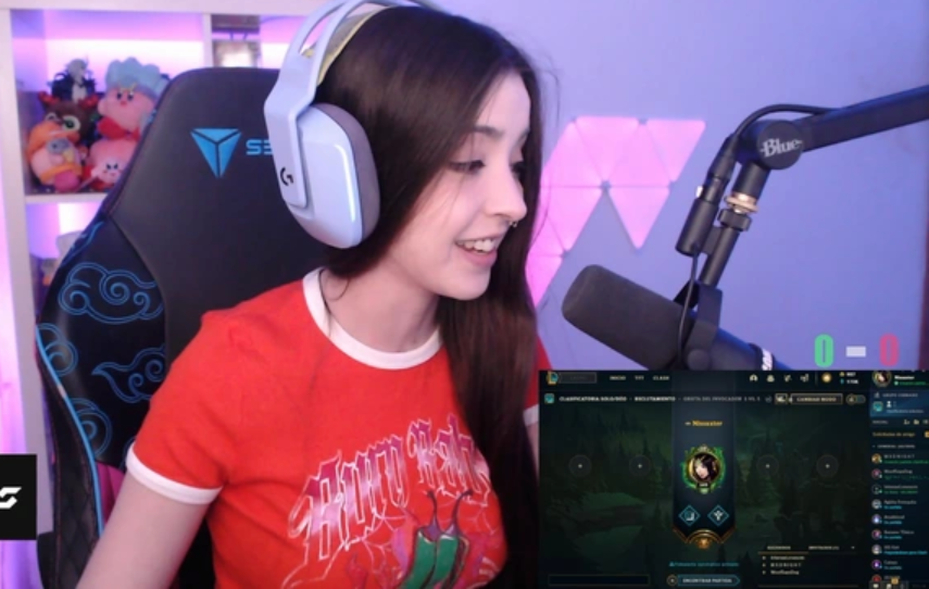Nữ streamer bật khóc trên sóng vì liên tục bị đồng đội 'troll game'