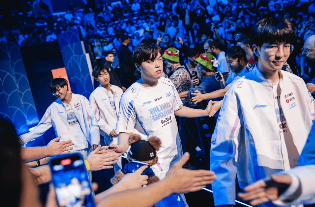 Bin là ai? Tiểu sử Bin LOL - 'Top God' thế hệ mới của LPL