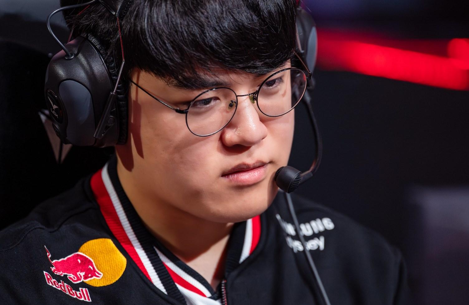 T1 hủy diệt HLE, cục diện top 2 LCK đảo chiều