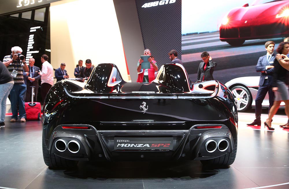 Cristiano Ronaldo tậu siêu xe Ferrari Monza SP2 gần 2 triệu USD