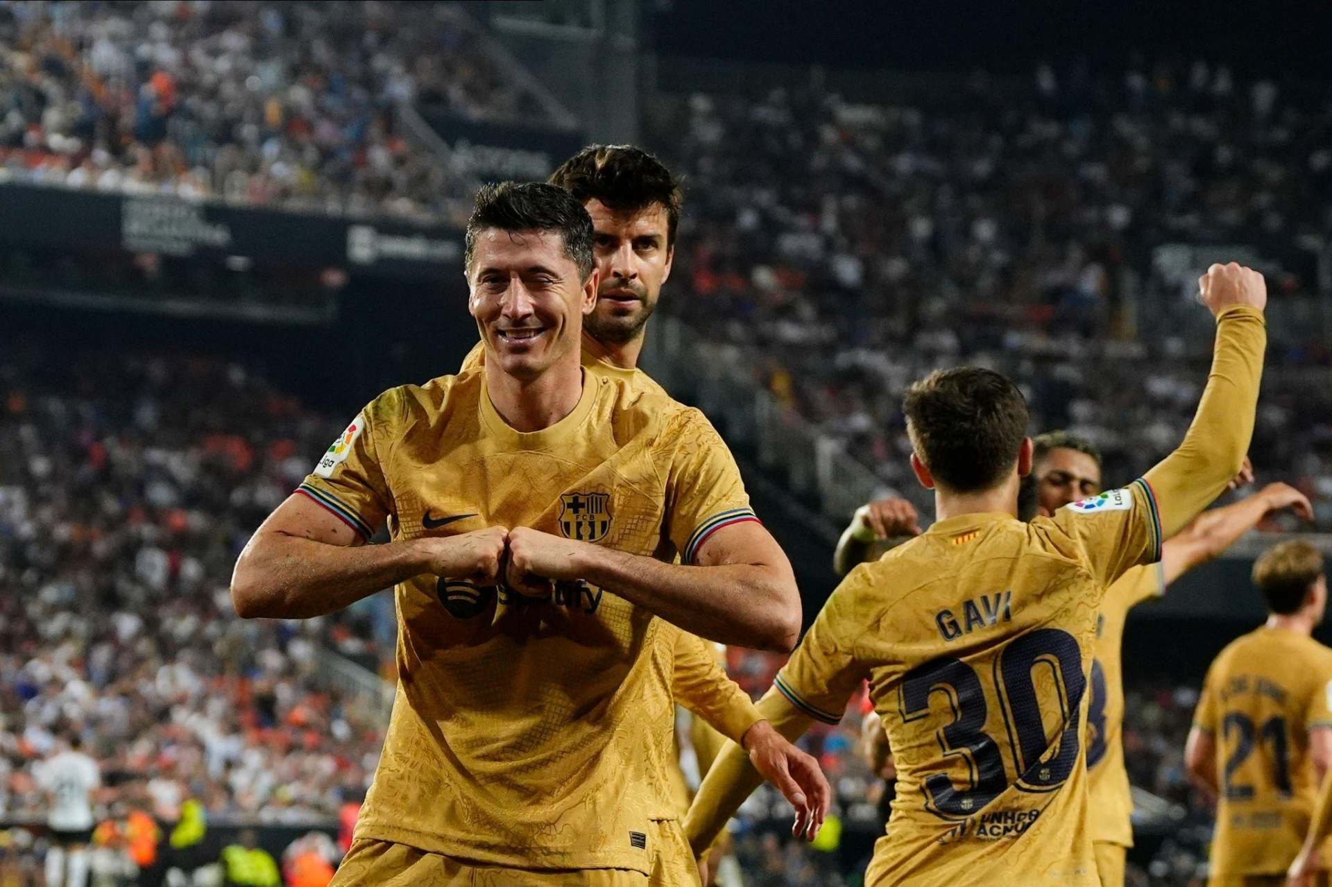 Xavi báo tình hình 'đau thương' của Barca sau thất bại tại Cúp C1