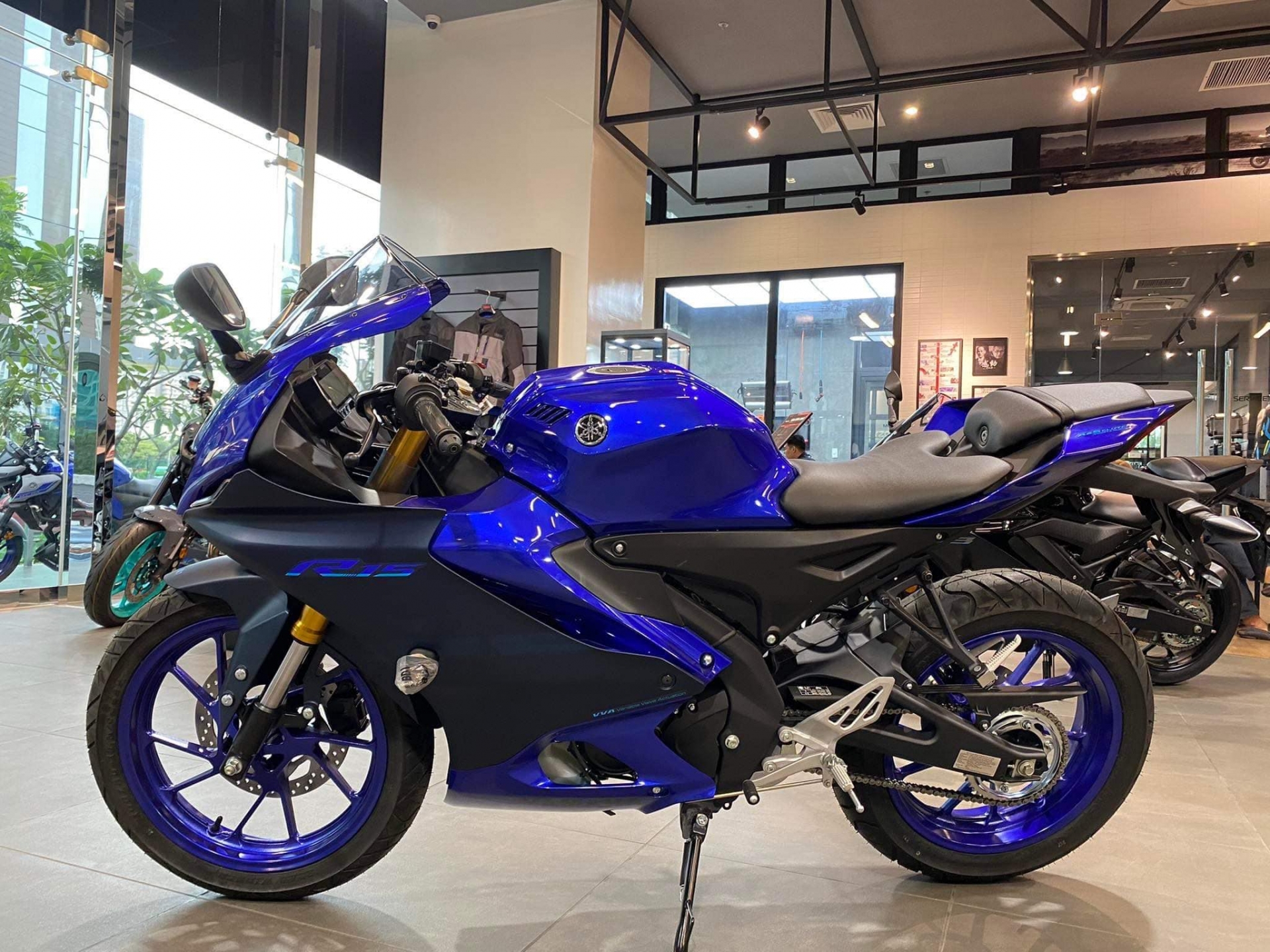 Cận cảnh Yamaha R15 và R15M tại đại lý: thiết kế siêu đẹp, giá từ 78-87 ...