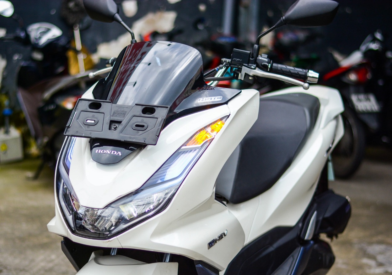 Ảnh thực tế Honda PCX e:HEV 2022 vừa về đại lý, giá 99 triệu đồng