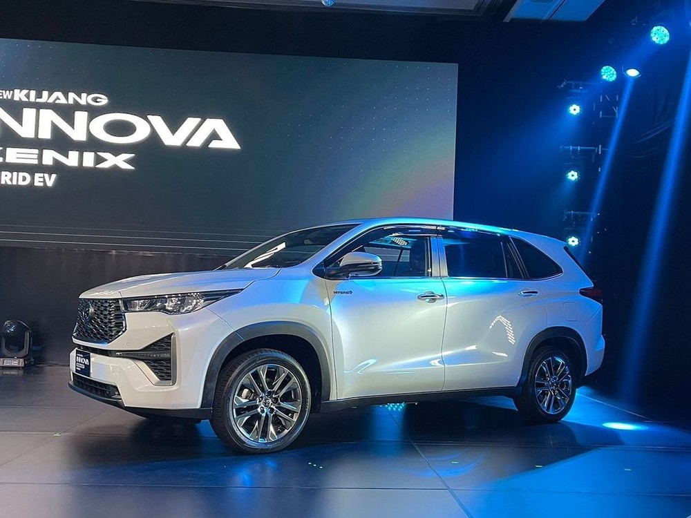Giá gần 1 tỷ đồng, Toyota Innova 2023 bản cao cấp nhất có gì đặc biệt?