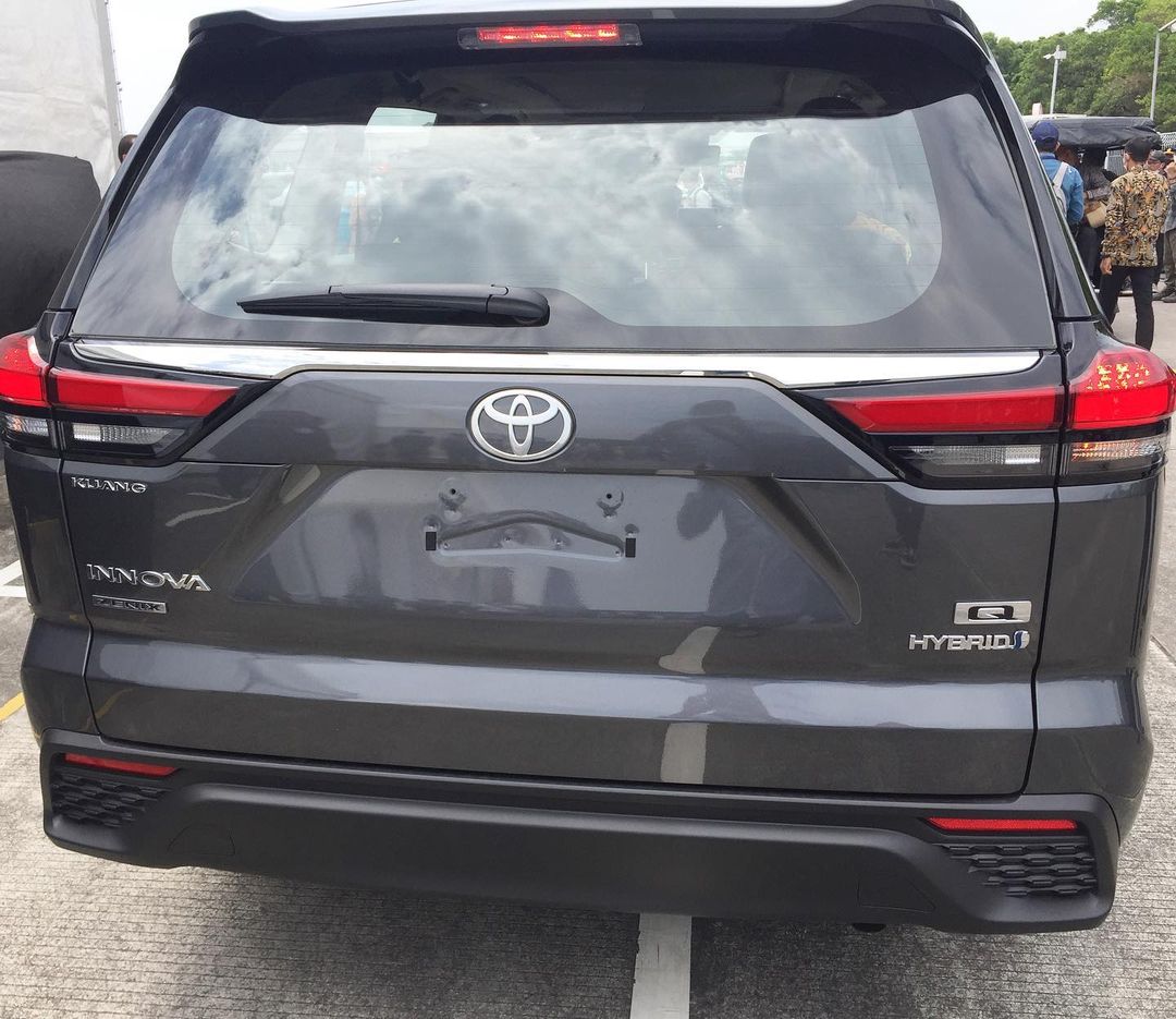 Vừa ra mắt, Toyota Innova Hybrid 2023 đã nhận hàng nghìn đơn đặt cọc