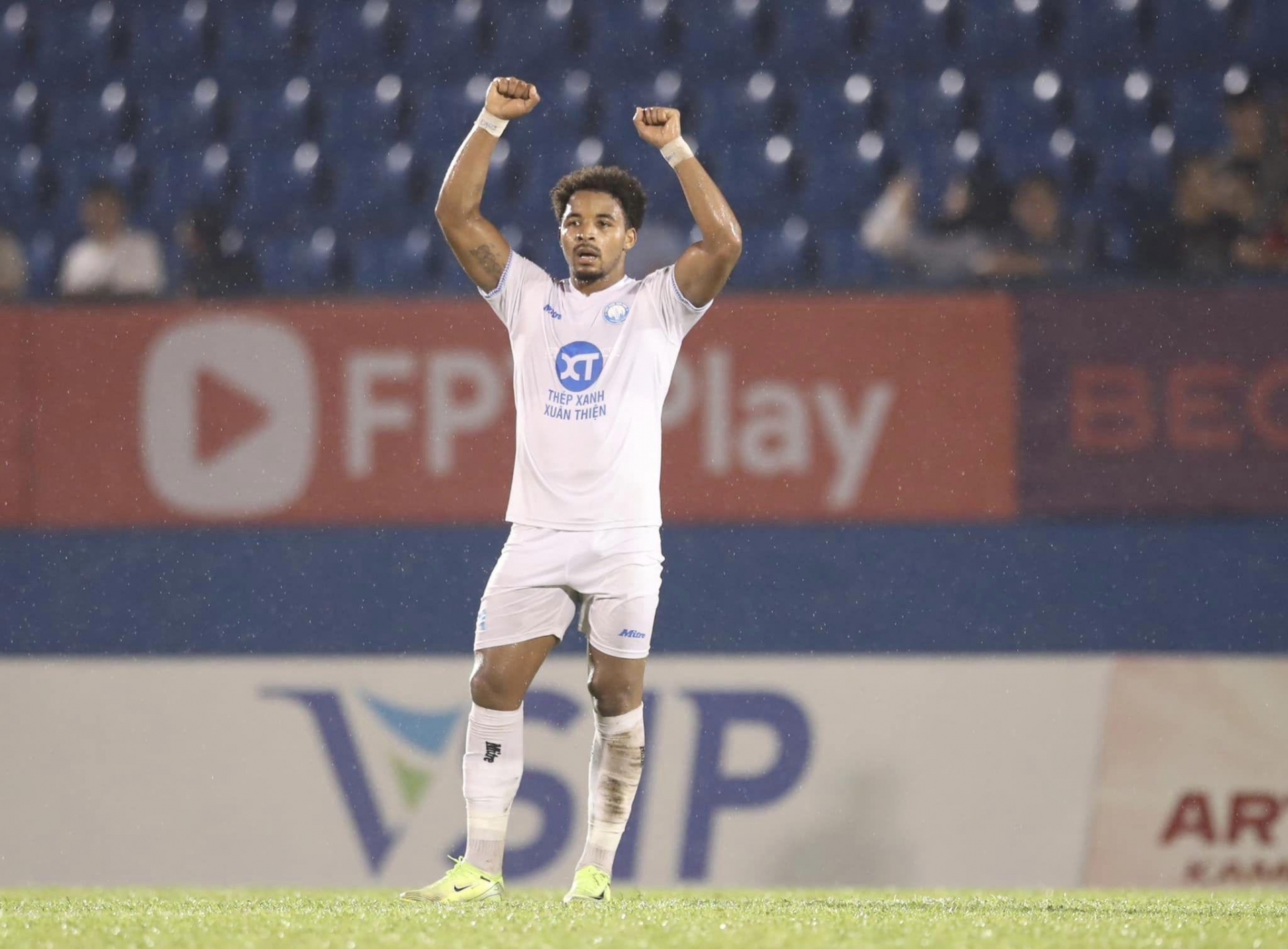 Nguyễn Xuân Son - Rafaelson, cầu thủ gốc Brazil ghi 2 bàn cho ĐT Việt ...