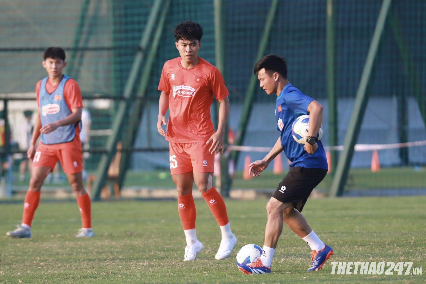 Trung vệ cao nhất lịch sử ĐT Việt Nam sáng cửa đá chính vì 1 lý do