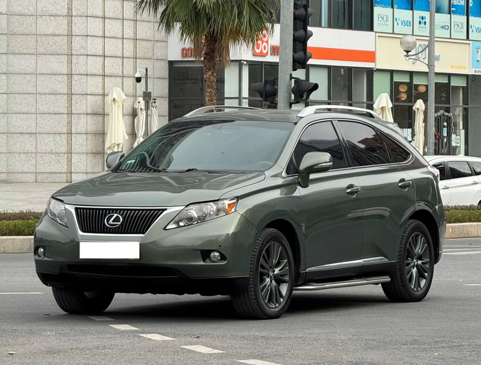 Lexus RX350 2009 hút khách sau 15 năm sử dụng