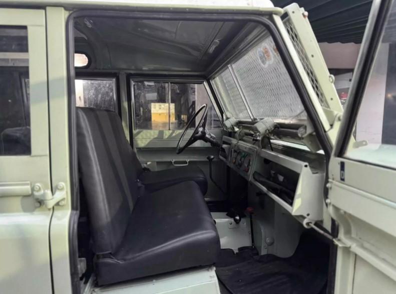 Land Rover Defender Series II đời 1975: Giá hơn 2,2 tỷ đồng, vượt qua ...