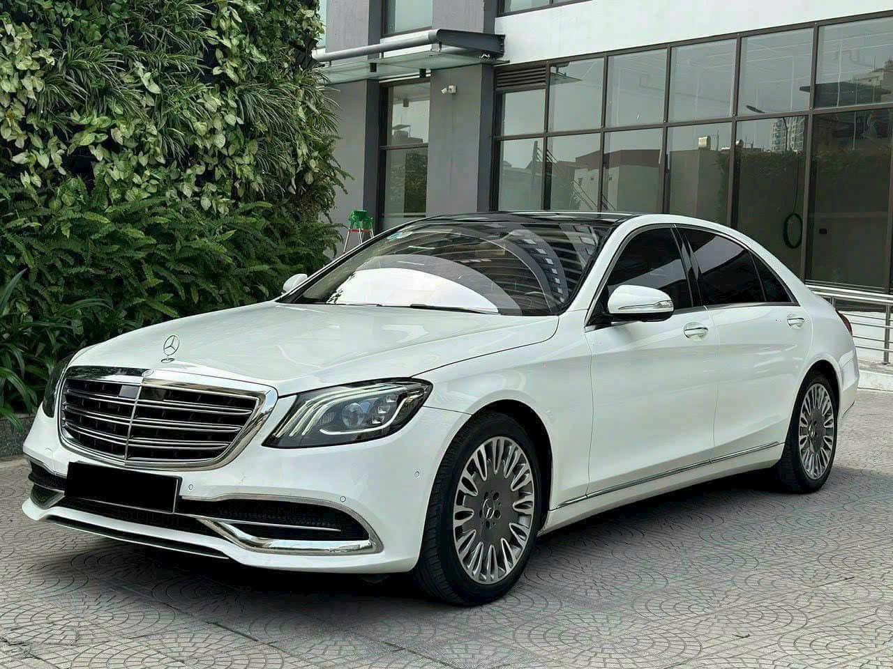 Mercedes-Benz S450L 2019 độ mâm Maybach lên sàn xe cũ sau 6 năm lăn bánh