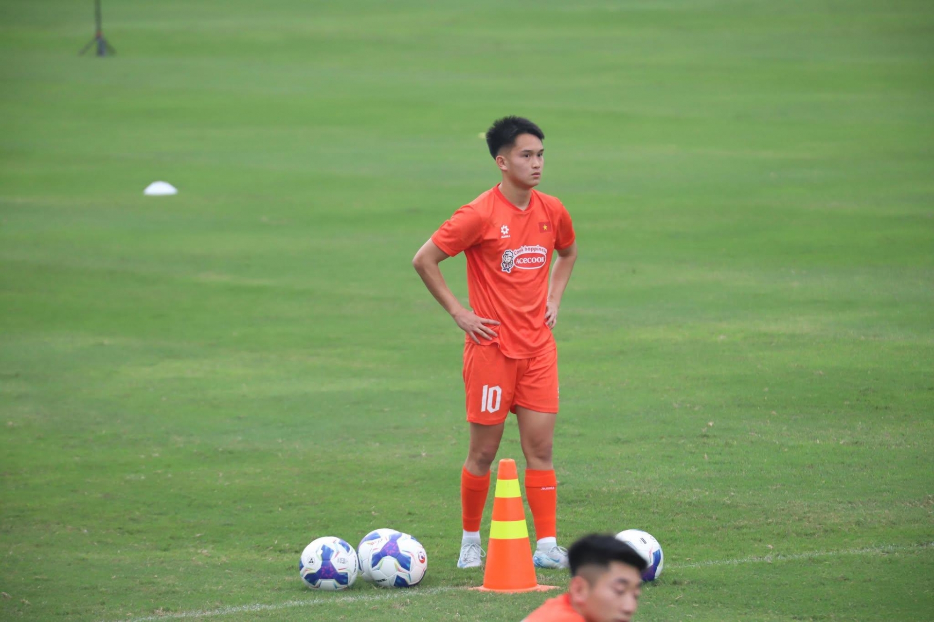 Sao Việt kiều Czech rời U22 Việt Nam về châu Âu