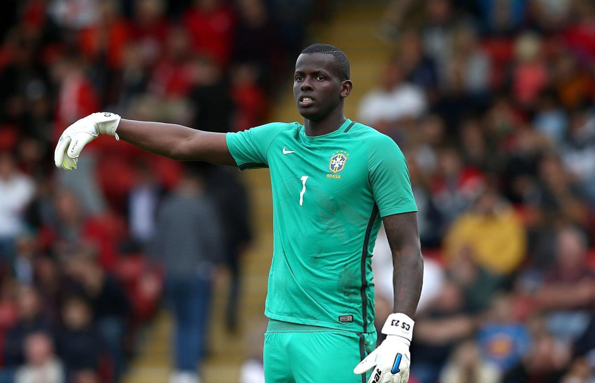 Thủ môn tuyển Brazil cao 1m98 chính thức về Việt Nam thi đấu