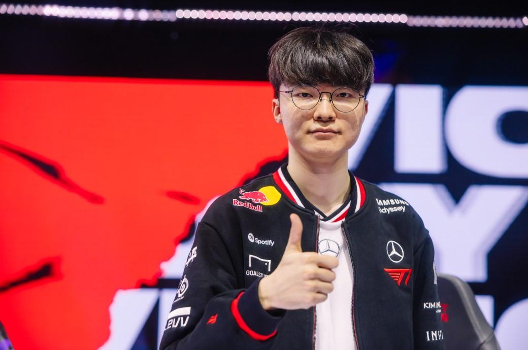 Faker khiến người hâm mộ không khỏi nghẹ ngào với hình ảnh biểu tượng tại MSI 2025