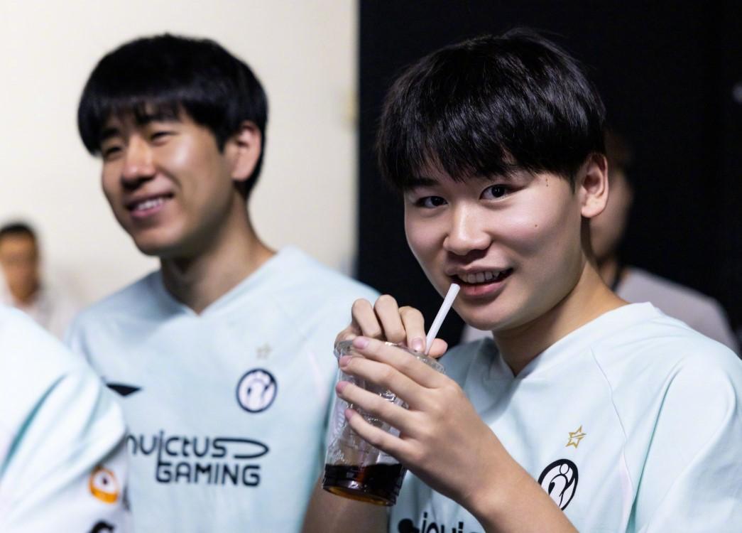 Hóa ra BLG đã từng 'bóc lột' Wei tồi tệ tới mức không thể tưởng tượng