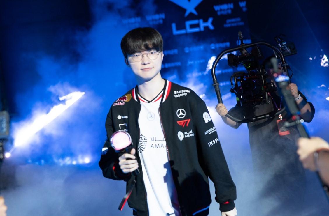 Giá vé trận T1 vs IG tiếp tục 'lập đỉnh' khiến Riot buồn vui lẫn lộn